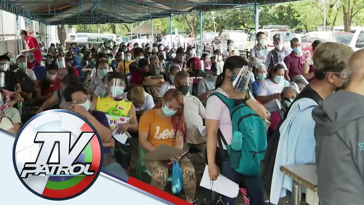 Pensioners, members idinaing ang mahabang pila sa SSS offices | TV ...