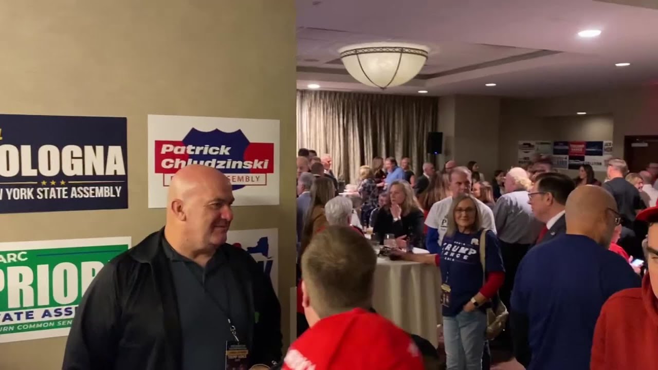 Room begins to fill at GOP watch party in Buffalo - YouTube