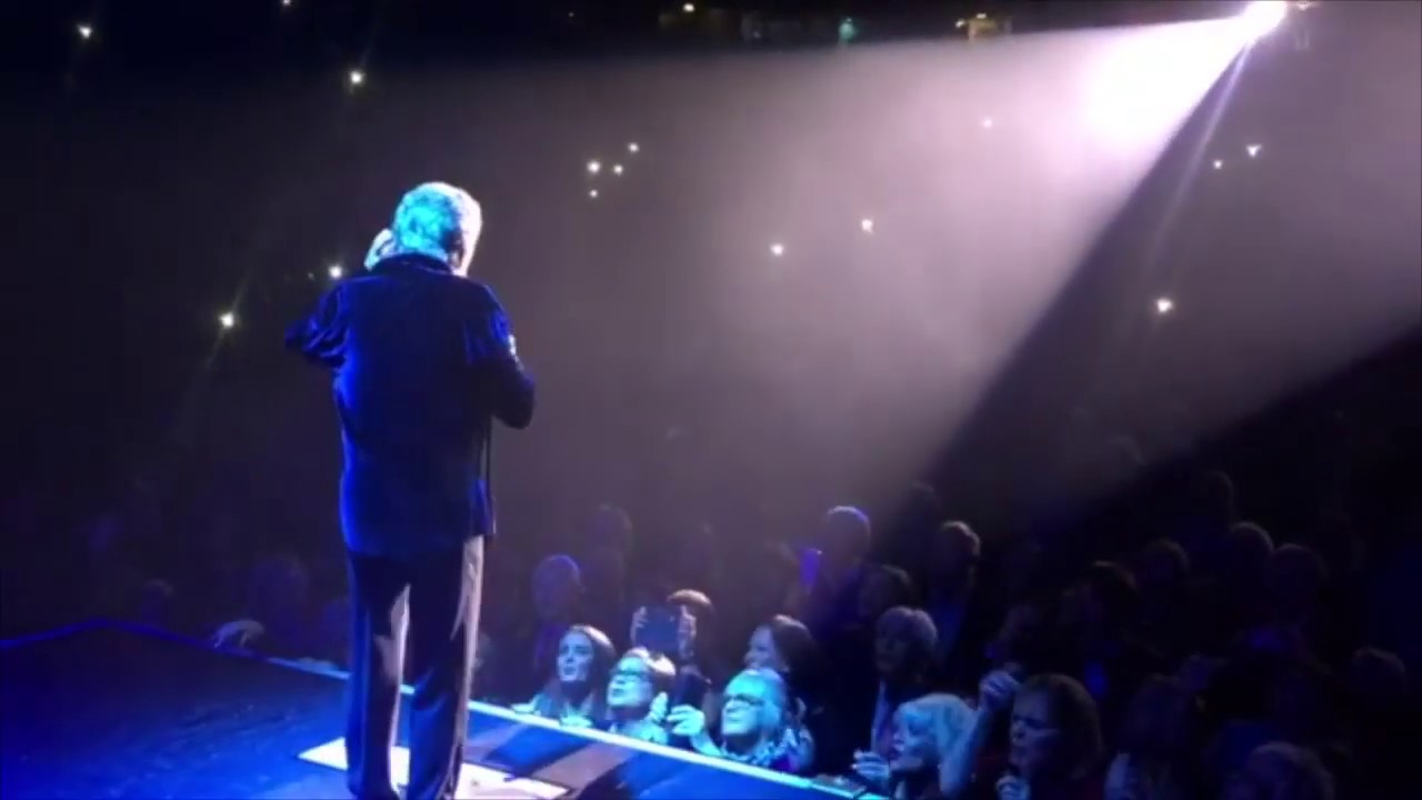 Sandro Rebel, keyboard player 🎹🎶 performing "Can't Take My Eyes Off You ...