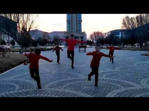 Naxçıvan saat meydanında gozel rəqs😍