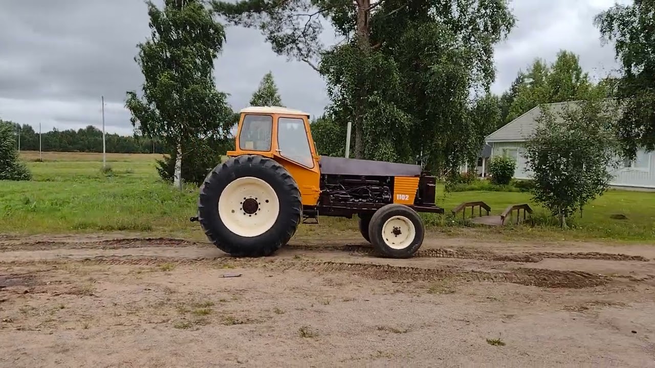 Valmet 1102 611cs - YouTube