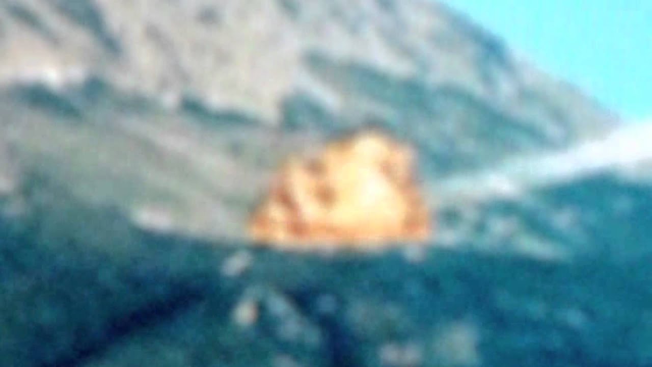 Alien UFO or Missile Attack (Alien UFO or missile explodes into ...