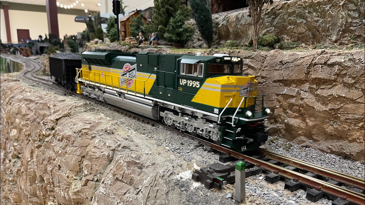 MTH G Gauge “C&NW” & “UP” SD70ACE’s Running on The CNYLSRS Layout - YouTube
