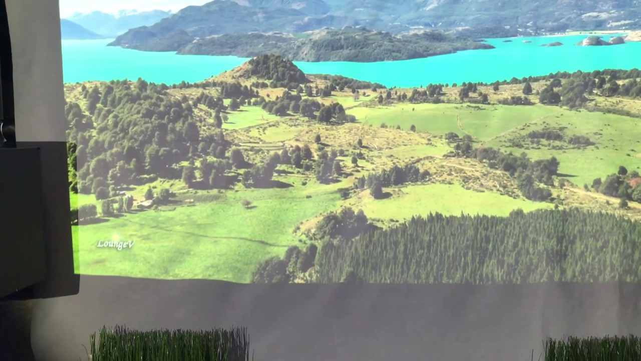 Reflective projector screen test with flashlight - YouTube