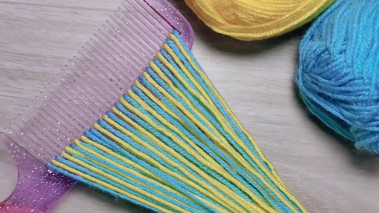 A cool hack for making a wool flower using a comb - Wool Flowers/DIY ...