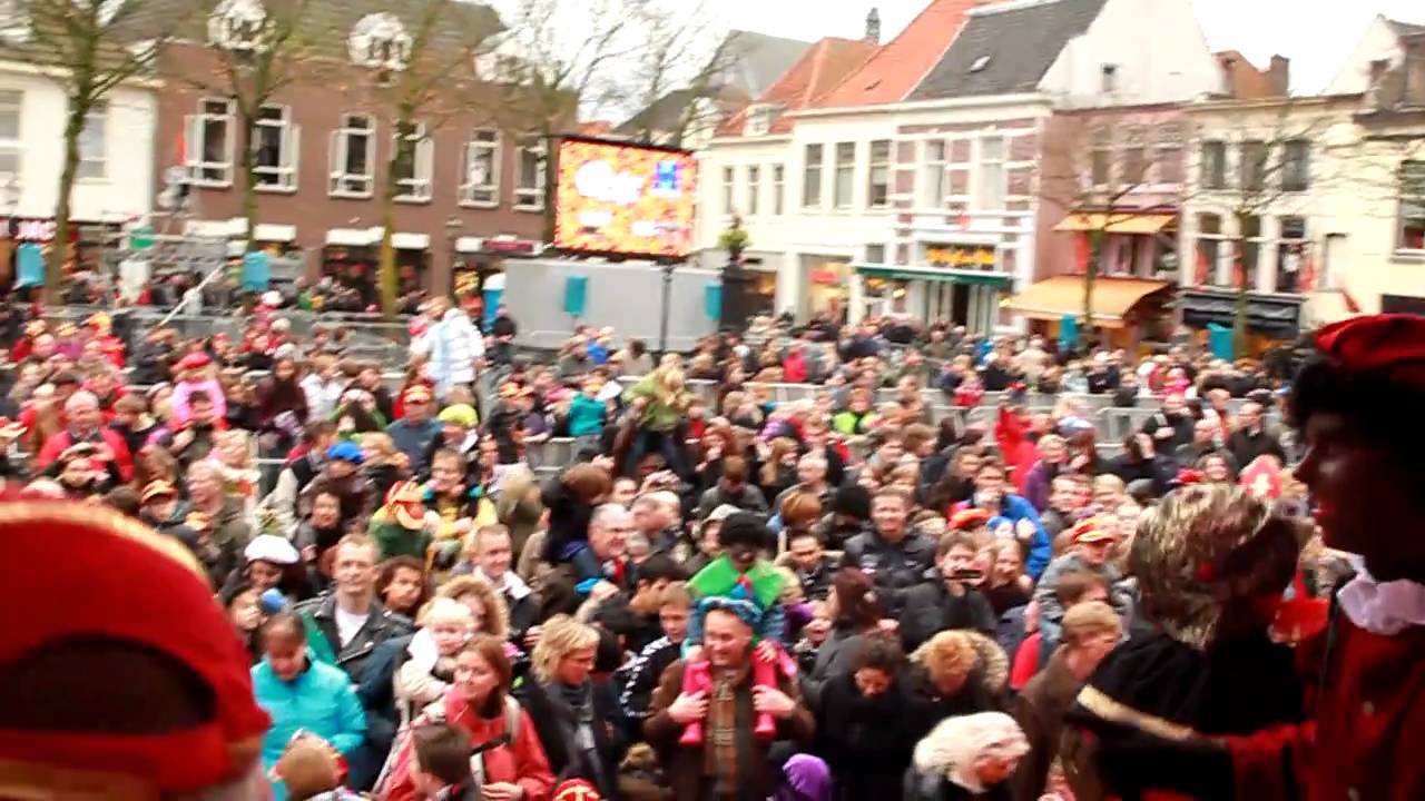 Kidz-dj -- " Zing Zwarte Piet" -- Live -- landelijke intocht 2010 - YouTube