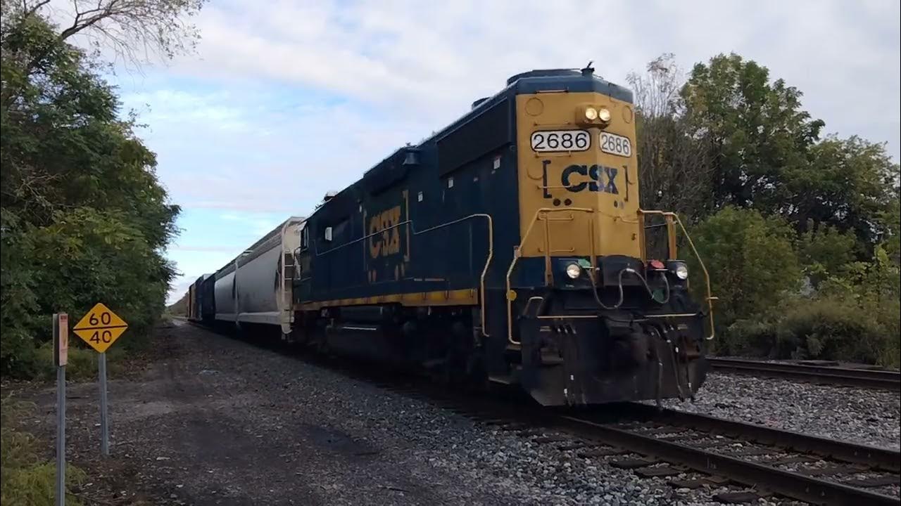 CSX 2686 Leads South to Kenmore Yard - YouTube