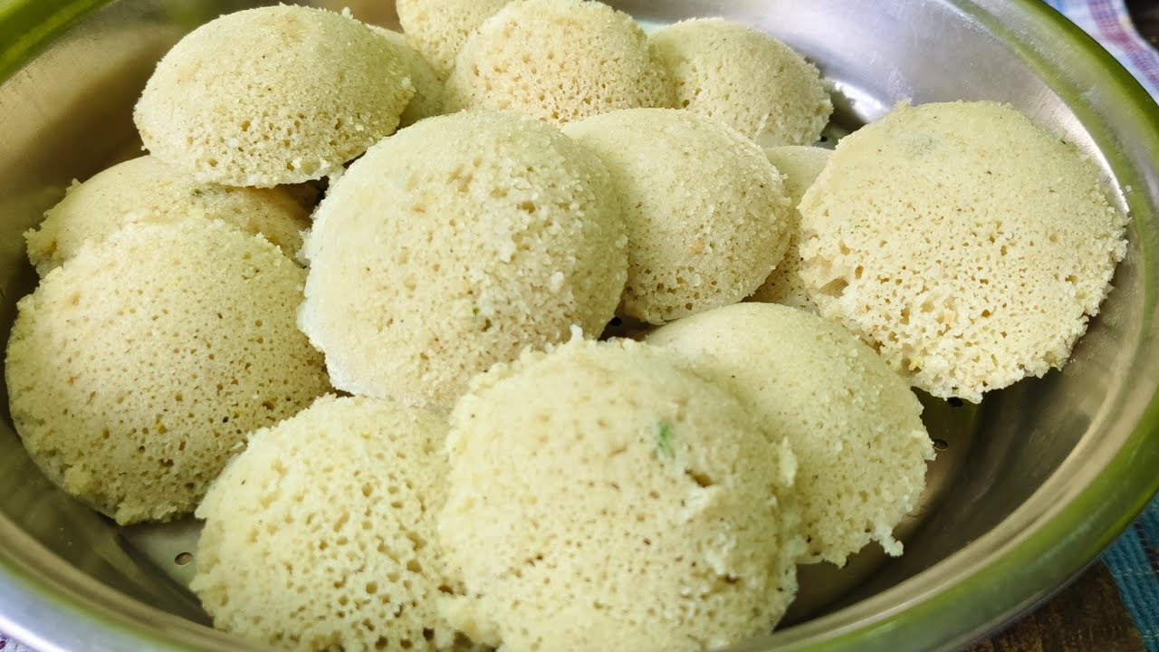 सिर्फ सूजी और पानी से बनाइए फूला फूला स्पंजी इडली/EASY & TASTY IDALI ...
