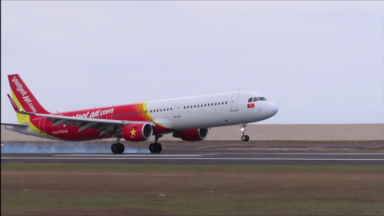 Landing & Take Off Ngurah Rai Airport Bali, Plane Spotting Indonesia ...