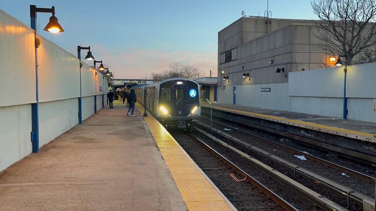 (A) Train Entering/Leaving Broad Channel Station. - YouTube