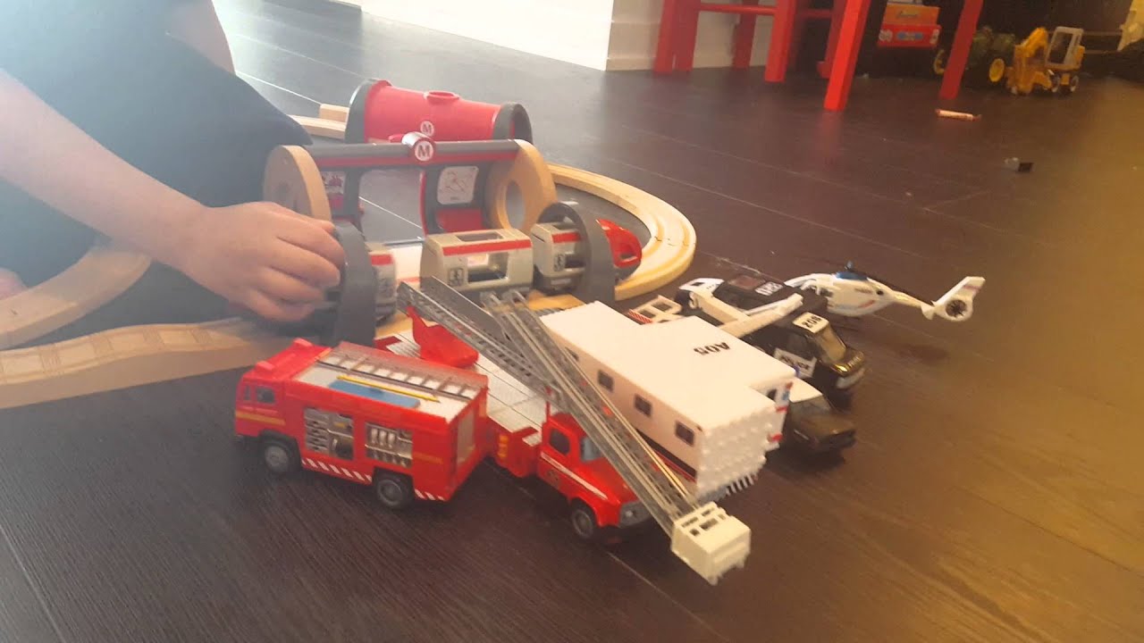 Brio train set with tunnel and bridge - YouTube