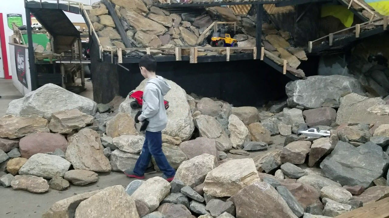 RC madness Enfield, ct. Rock crawling - YouTube