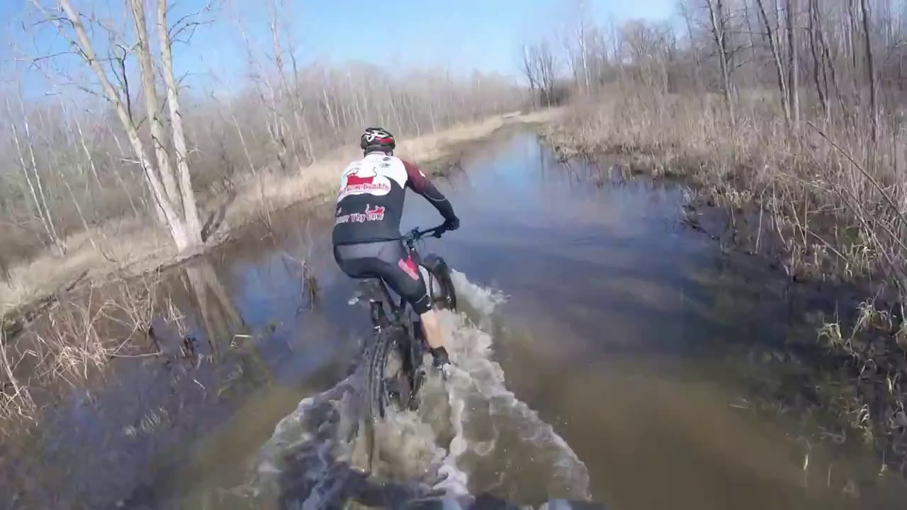 Fat bike in mud and water - YouTube