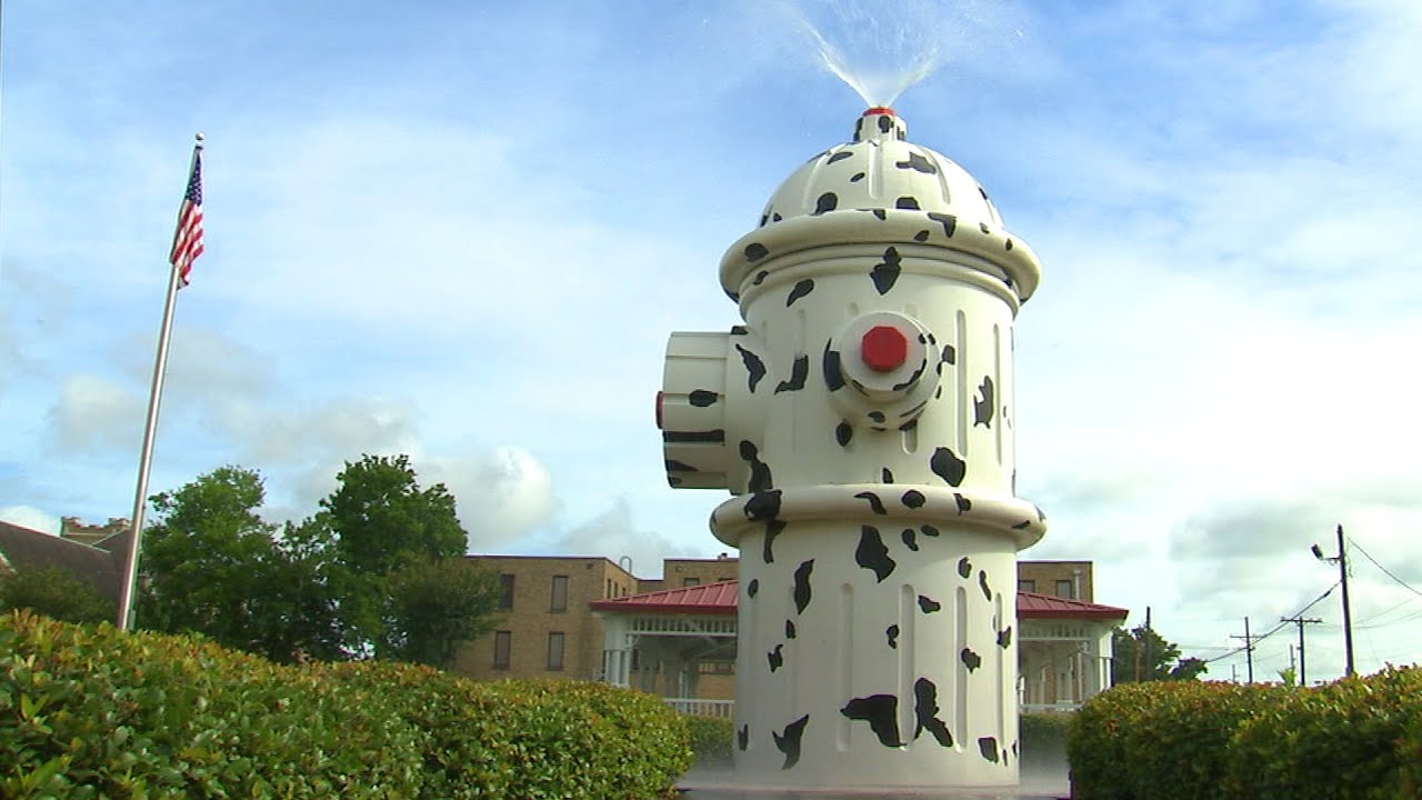 World's Largest Working Fire Hydrant (Texas Country Reporter) - YouTube