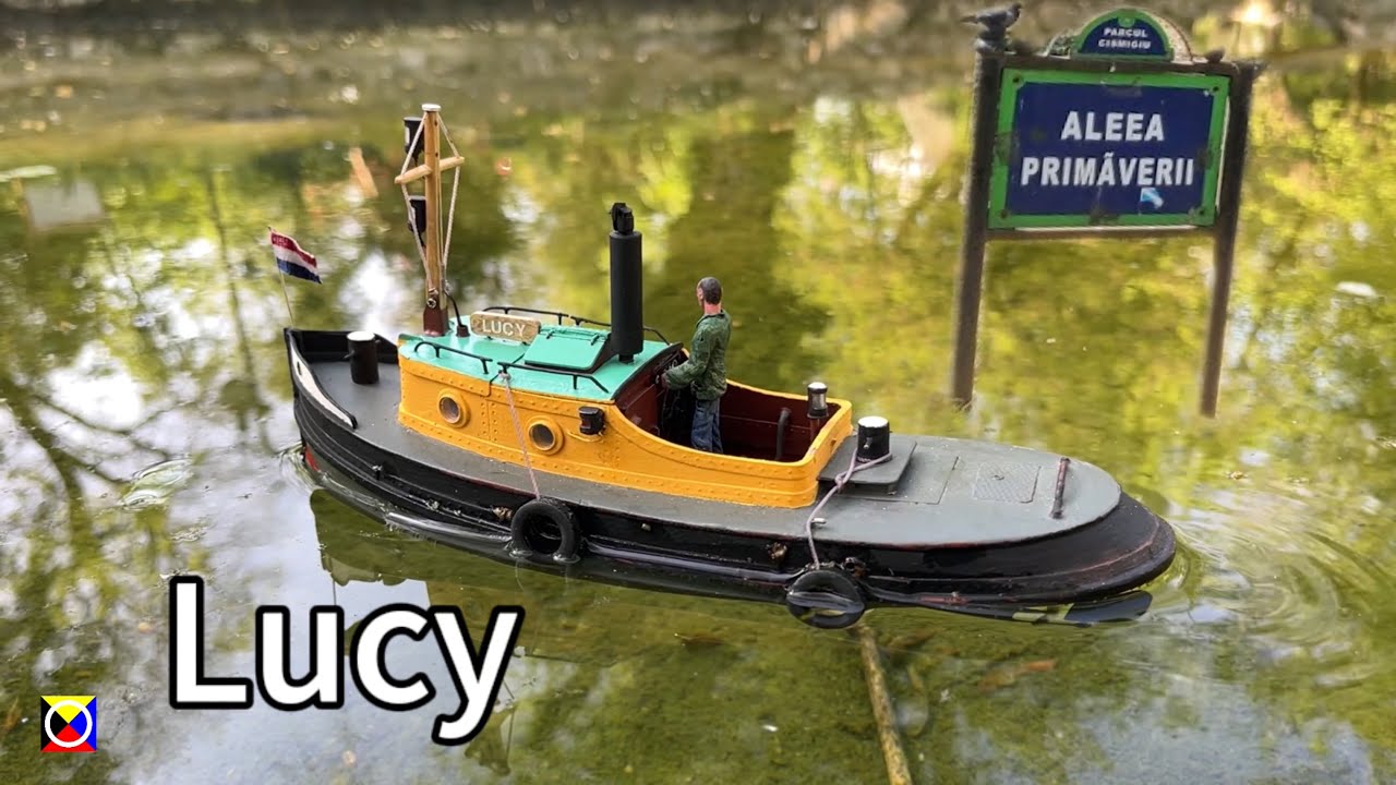 Rc tugboat (opduwer) Lucy scale 1/33 slow motion - YouTube