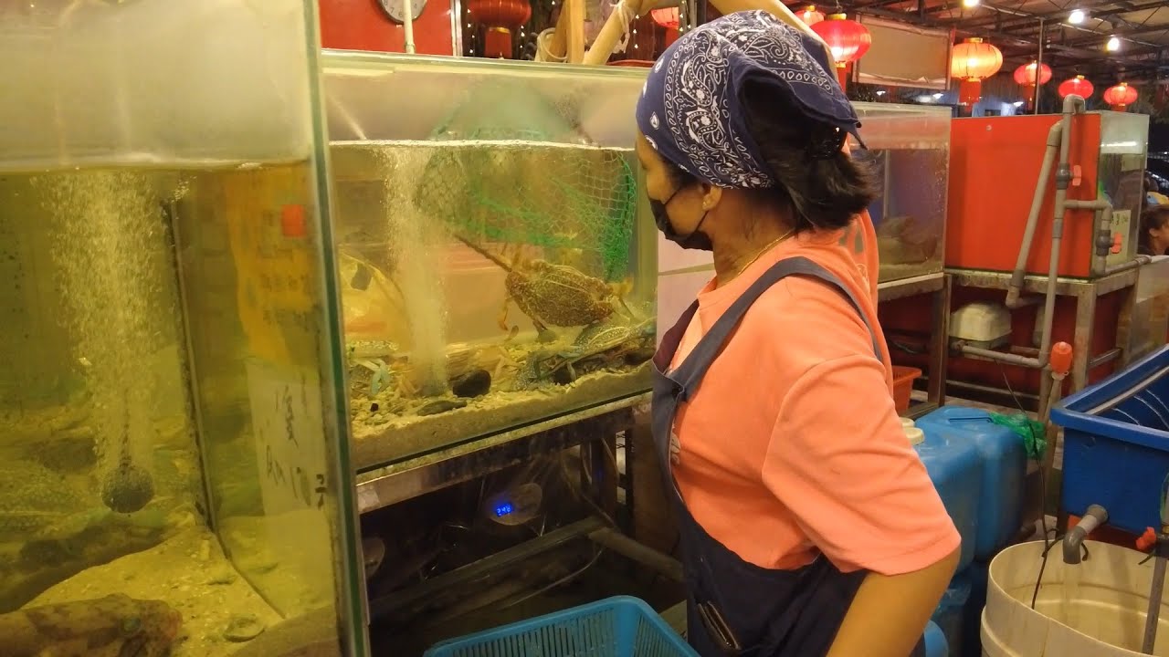 Live Chinese Seafood place! Live Fresh Flower Crab, Clams! - YouTube