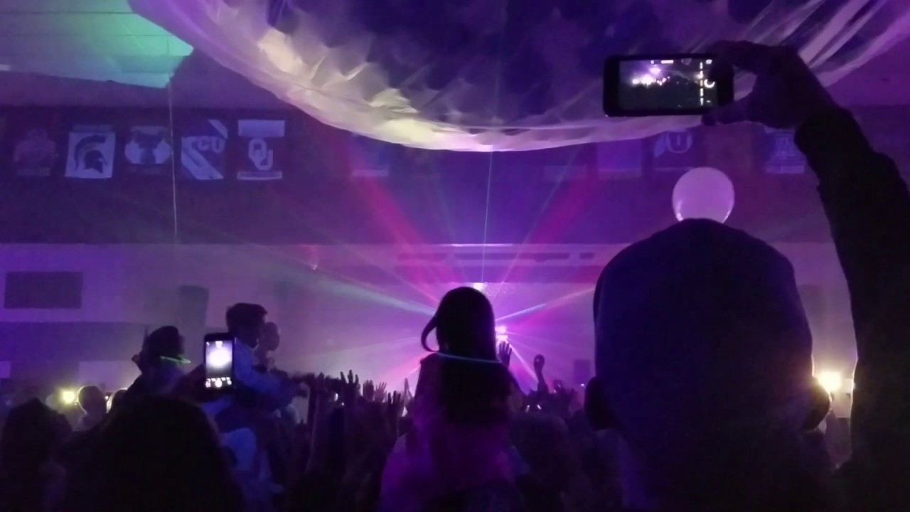 School dance balloon drop - YouTube