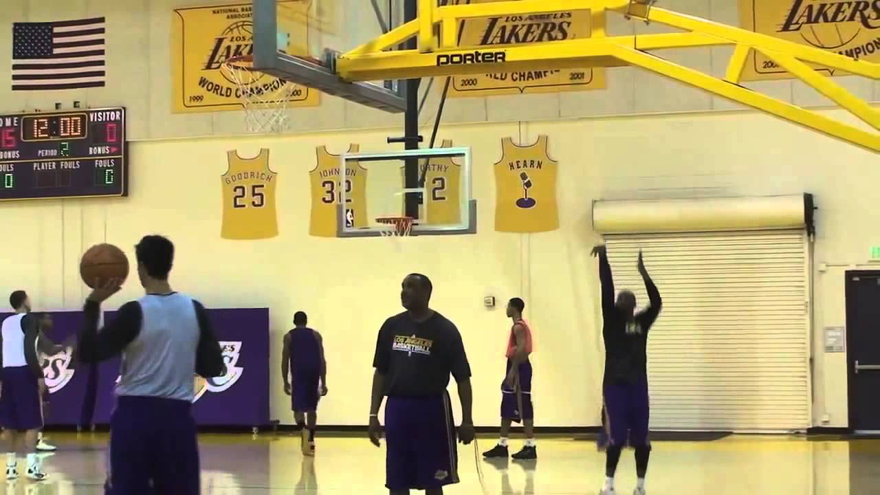 Kobe Bryant Under Basket Double Clutch Shot - YouTube