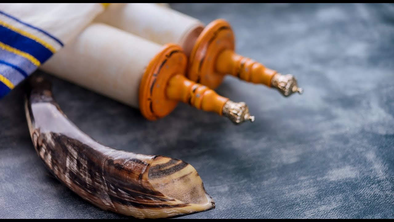 What is Simchat Torah and how is it celebrated? - YouTube