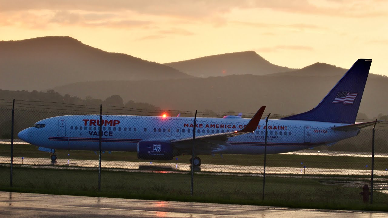 Eastern Air Express Boeing 737-86J (N917XA) carrying J. D. Vance (7-22 ...