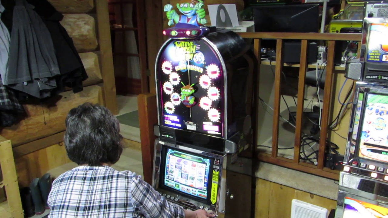 The new Little Green Men Junior video slot machine. IGT S2000 machine ...