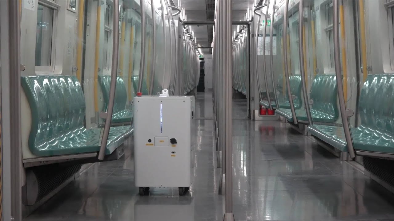Beijing's subway uses robot to disinfect carriages - YouTube