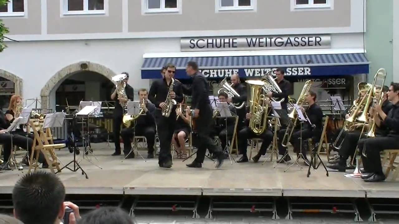 Celebration par l'ensemble de cuivres de l'onhj - YouTube