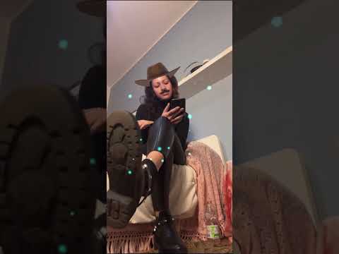Tiktok Girl shoeplay in boots