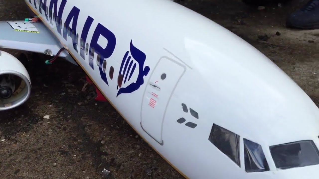 TWIN JETCAT P20S RYANAIR 737-800 FULLY LOADED RC JET AIRLINER - YouTube