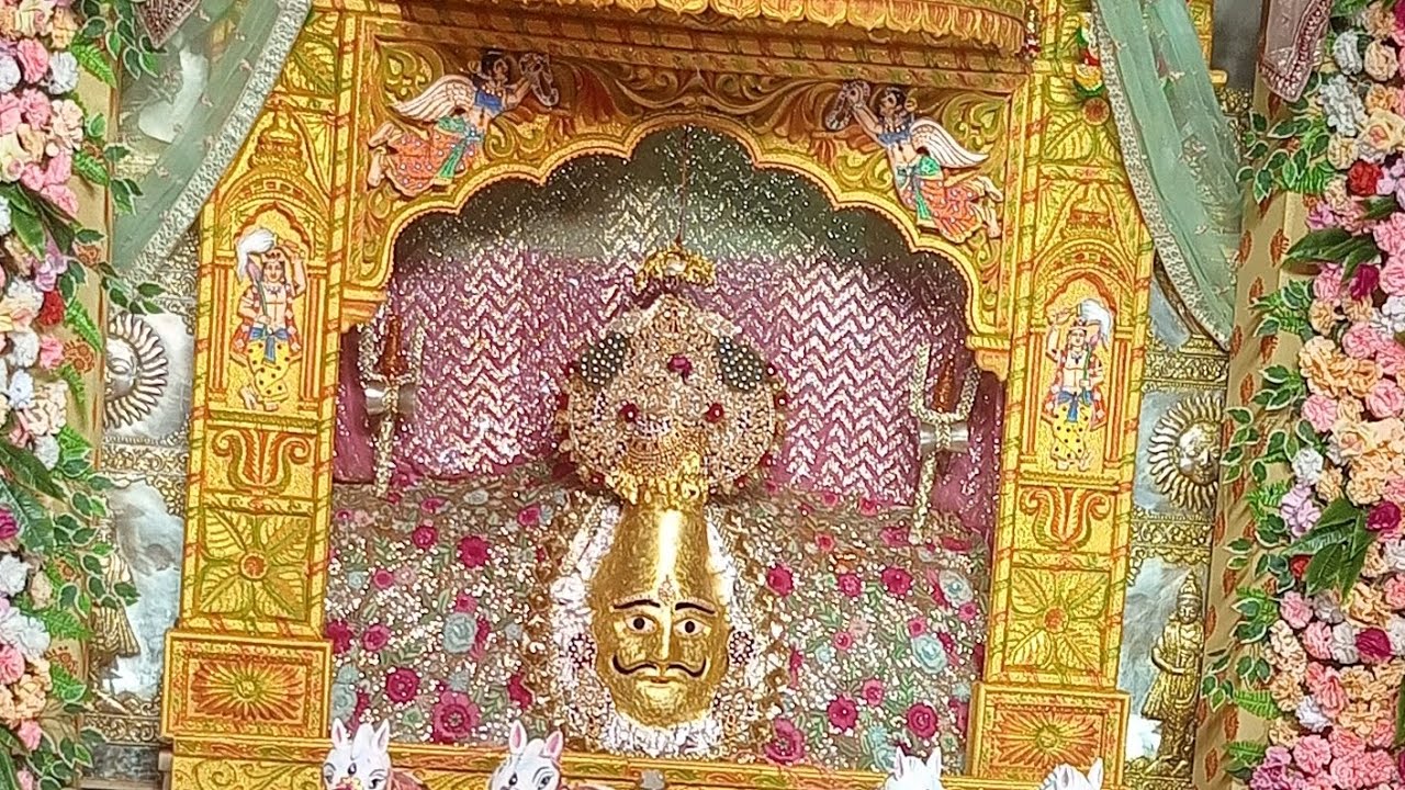 Woh kaun hai jisne humko di pehechan hai bhomiya ji bhajan - YouTube