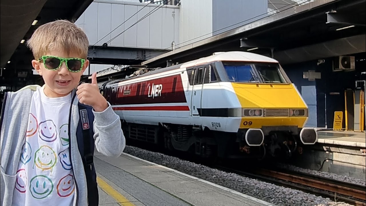 LNER 225, London to Leeds, FIRST CLASS! - YouTube