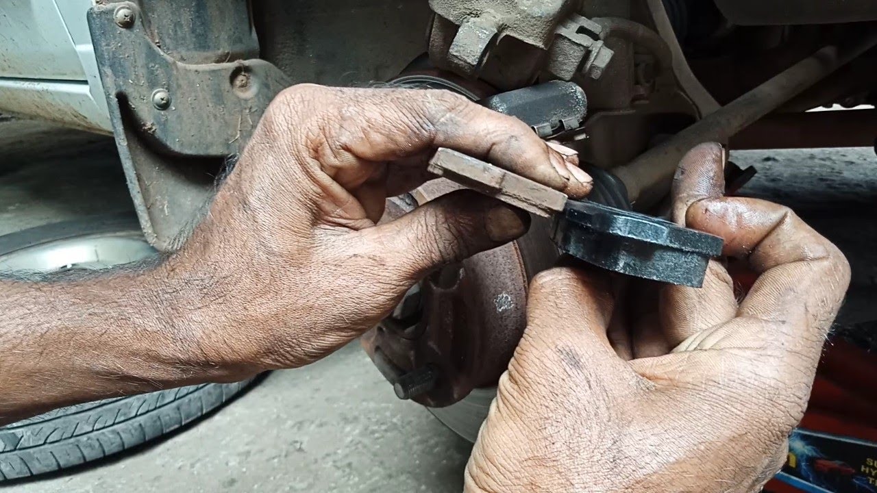 How to change maruti suzuki alto front brake pad - YouTube