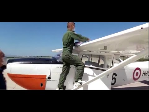 Genç Türk savaş uçağı pilotu adayları