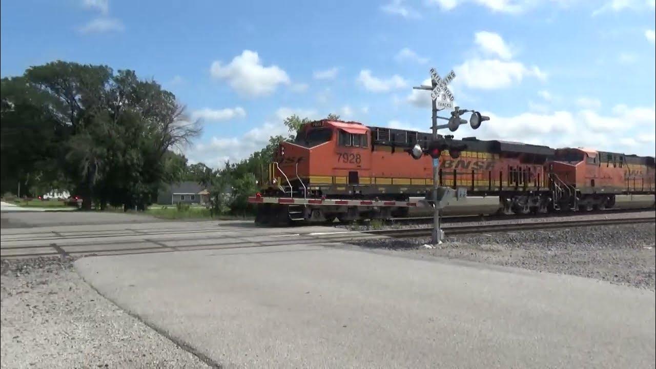 BNSF 7928 leads a loaded ballast train at Pacific Junction, Iowa. - YouTube