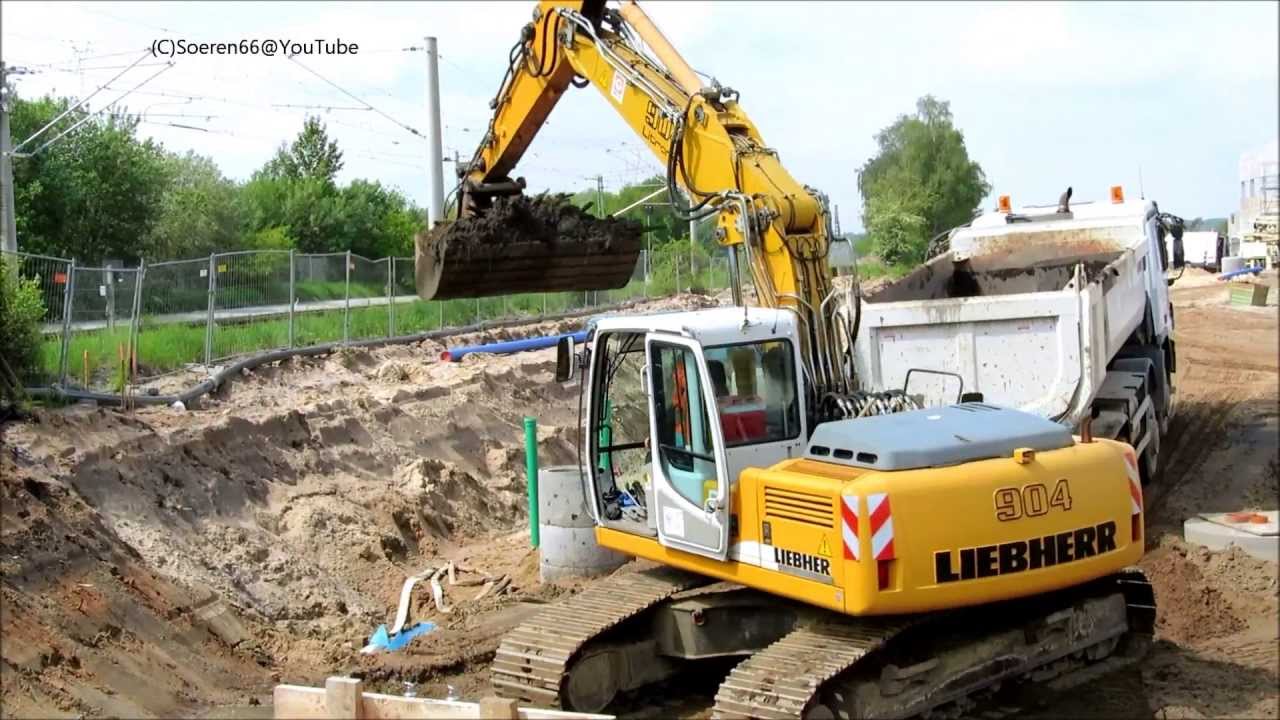 Bagger Liebherr 904 Litronic belädt Laster - YouTube