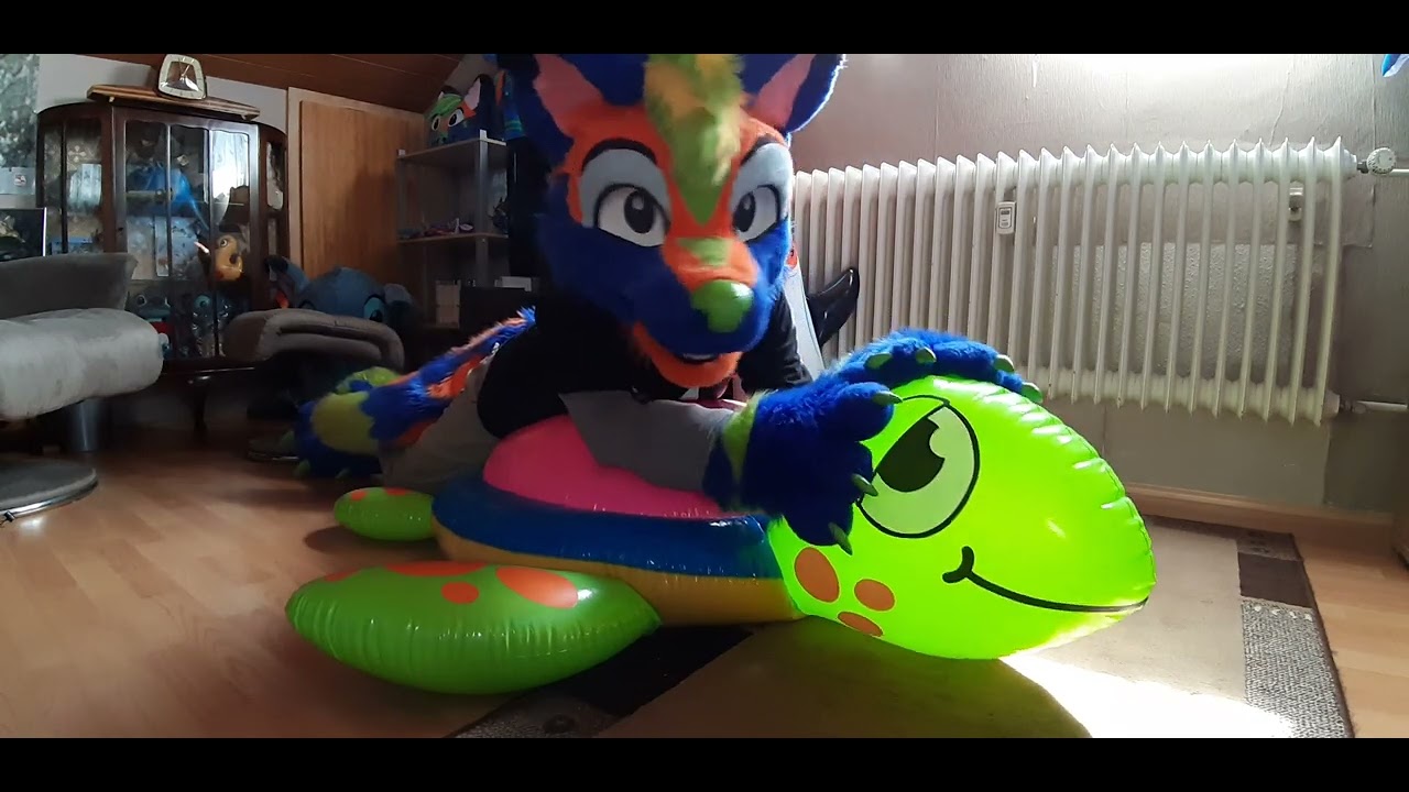 Turtle Poolfloat deflation - YouTube
