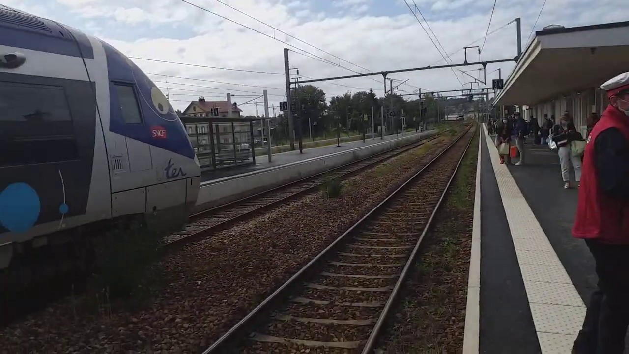 Arrivée d'un TER Rouen-Caen + Train Corail n°3340 Caen-Paris St Lazare ...