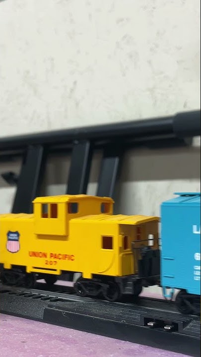 HO Scale Fast Freight Train!! 3 locomotives!! - YouTube