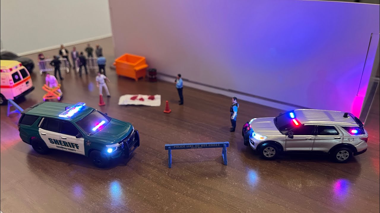 Greenlight police crime scene 1/64 scale police cars with LED lights ...