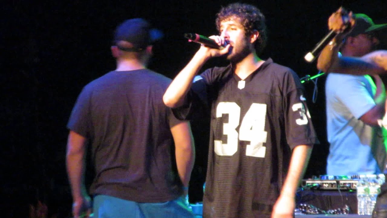 Lil Dicky - "Ex Boyfriend" (Live in Providence) - YouTube