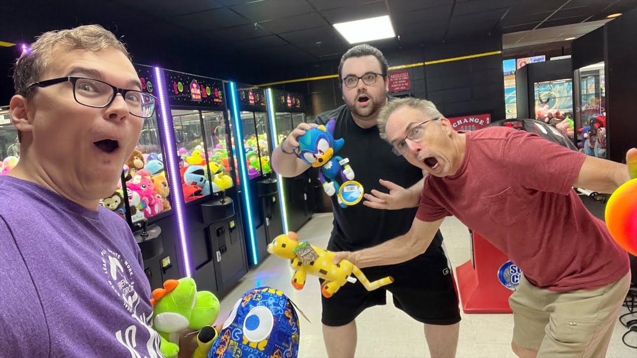 DOMINATING Every Claw Machine At The Arcade! - YouTube