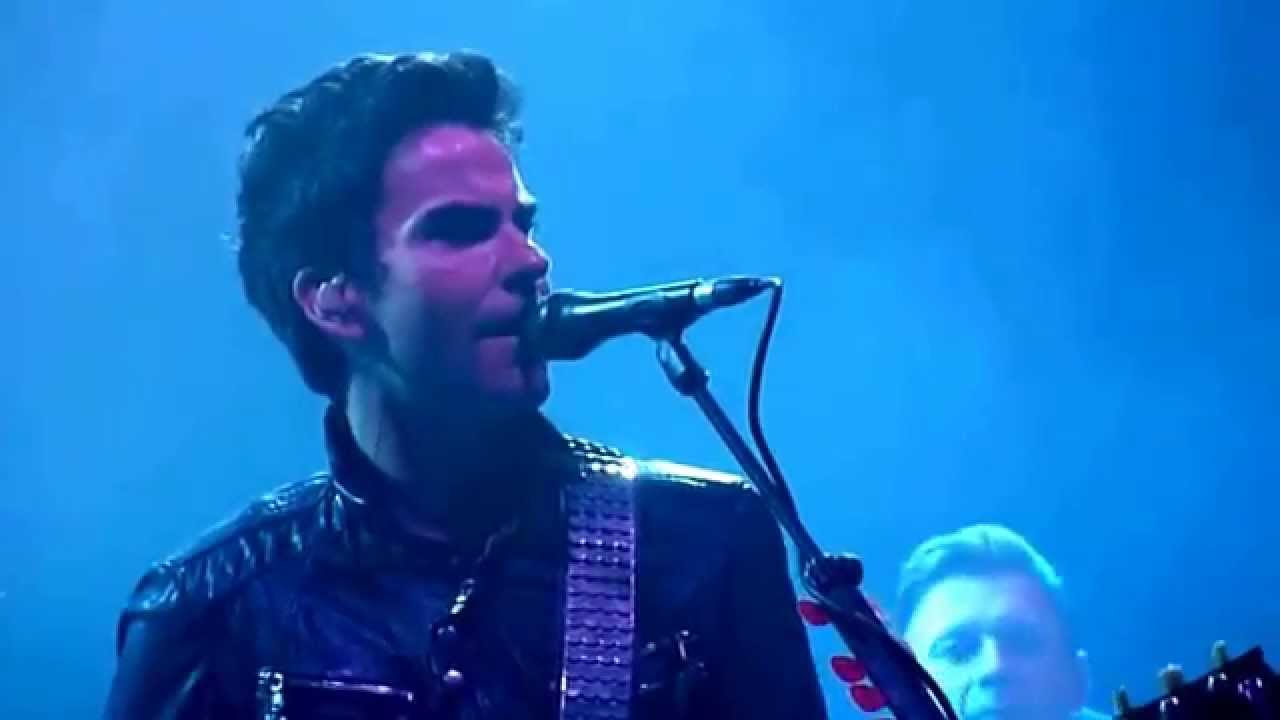 Stereophonics - Dakota -- Live At Crammerock Stekene 05-09-2015 - YouTube