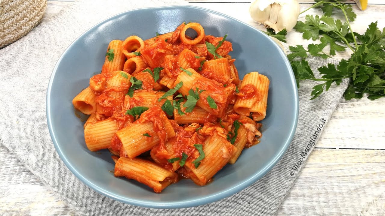 Pasta al tonno con pomodoro - YouTube