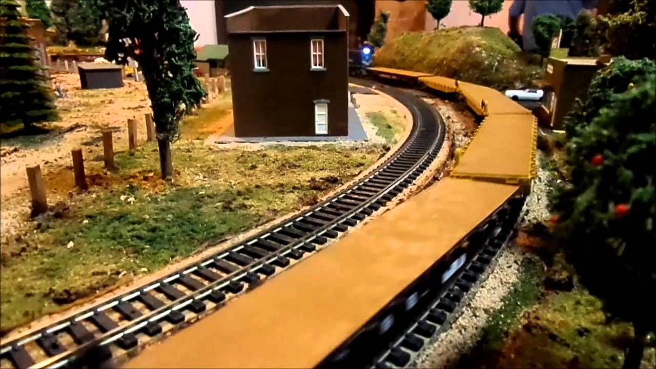 Tren con vagones planos y locomotoras GE U6B del Incofer en Escala HO ...