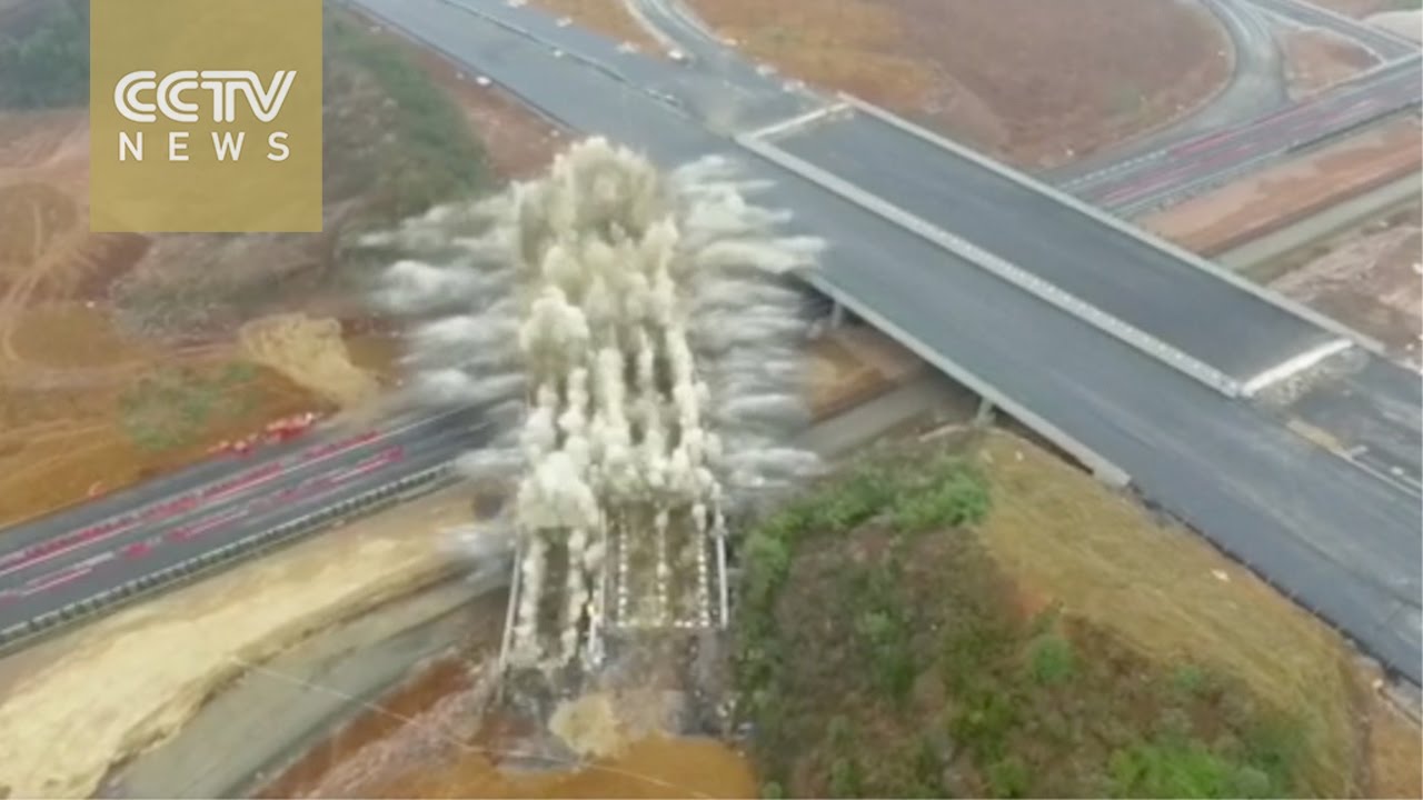 Footage: 240 kilograms of explosives demolish bridge - YouTube
