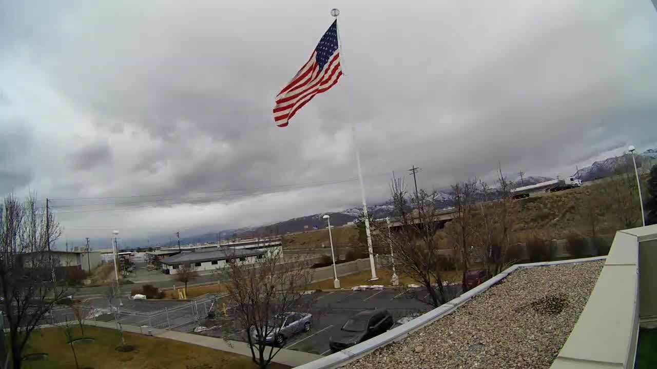 Snow squall across Utah brings 50mph wind gusts - YouTube
