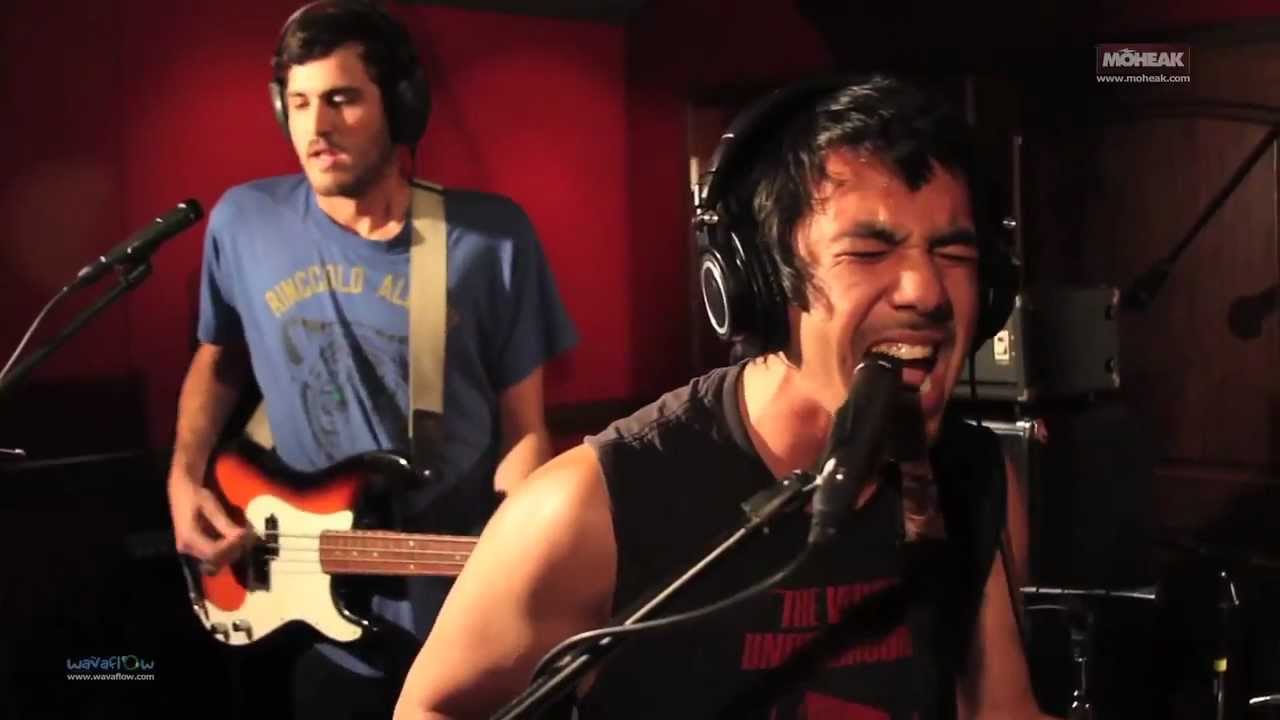 Fidlar perfoming live with Bruce Rave - YouTube