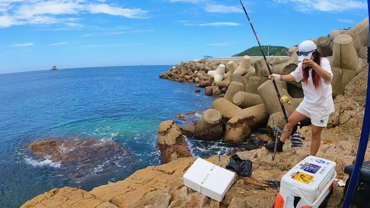 이걸 먹어....말어..... Rock bream fishing - YouTube