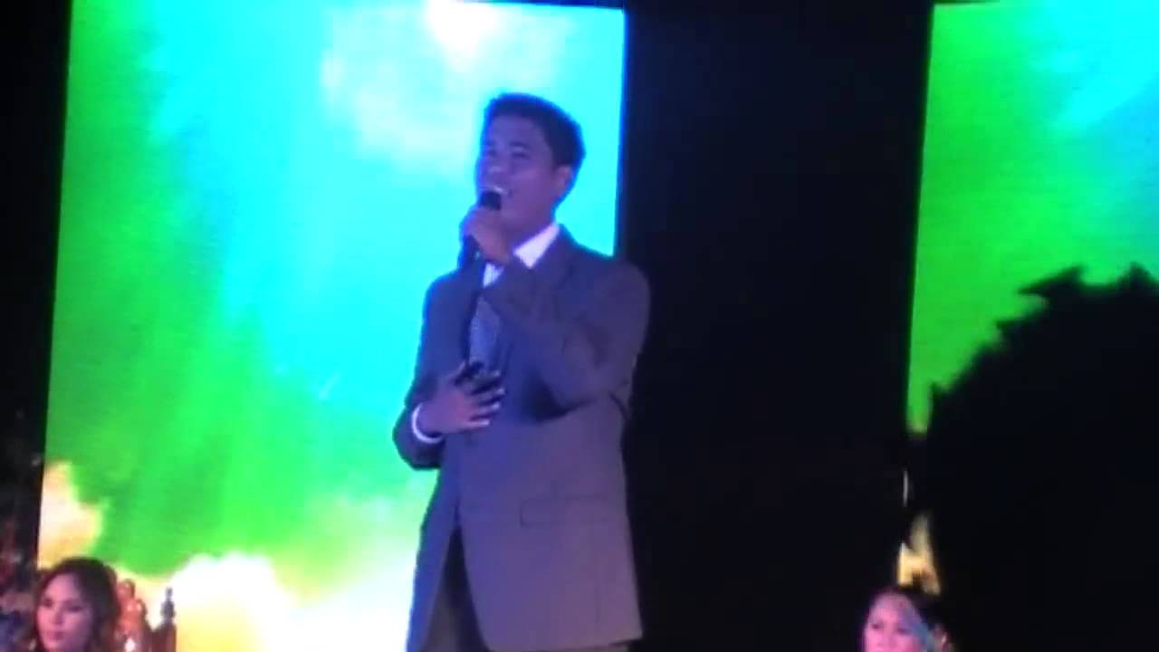 Mark Anthony Atienza performing "Mahawi Man ang Ulap" CORONATION NIGHT ...