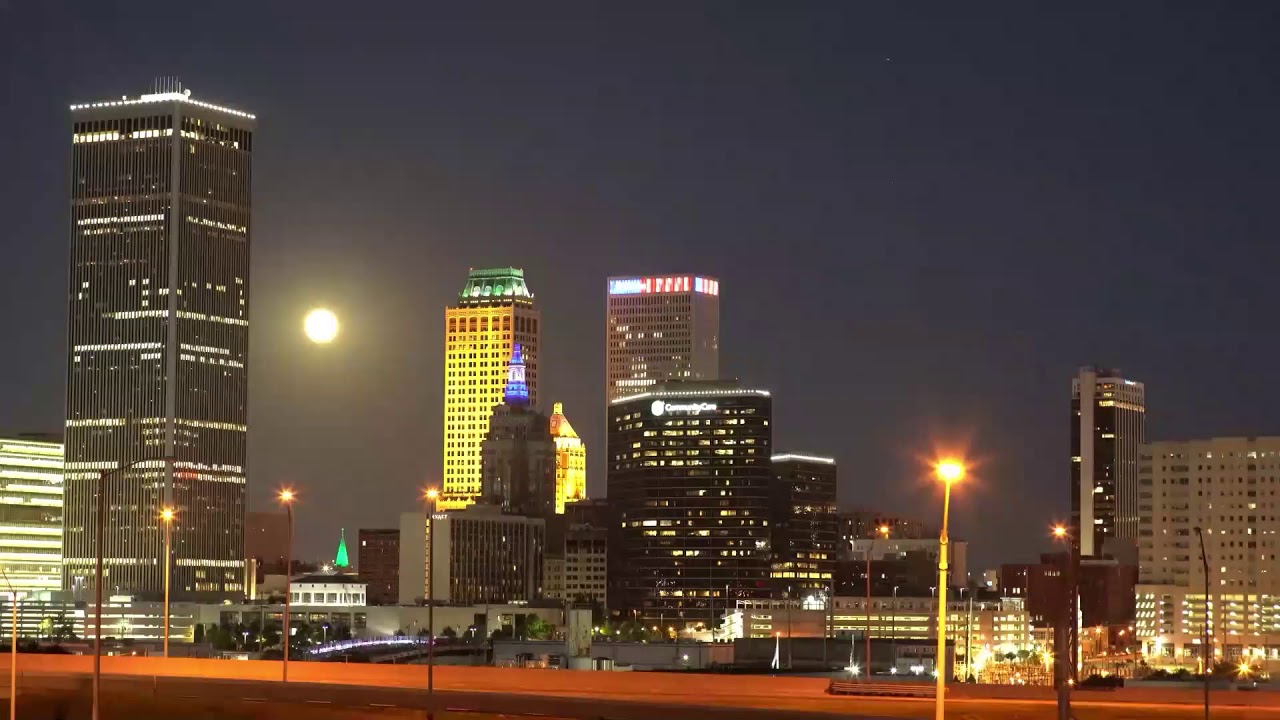 Full Moon over the Tulsa Skyline. - YouTube